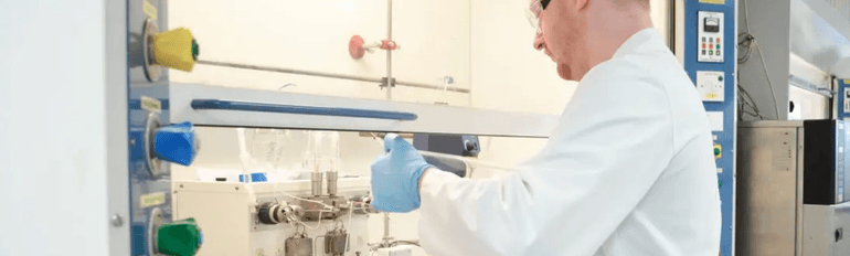 Kilo Lab Chemist | Graduate Jobs | Sterling Pharma Solutions Hub ...